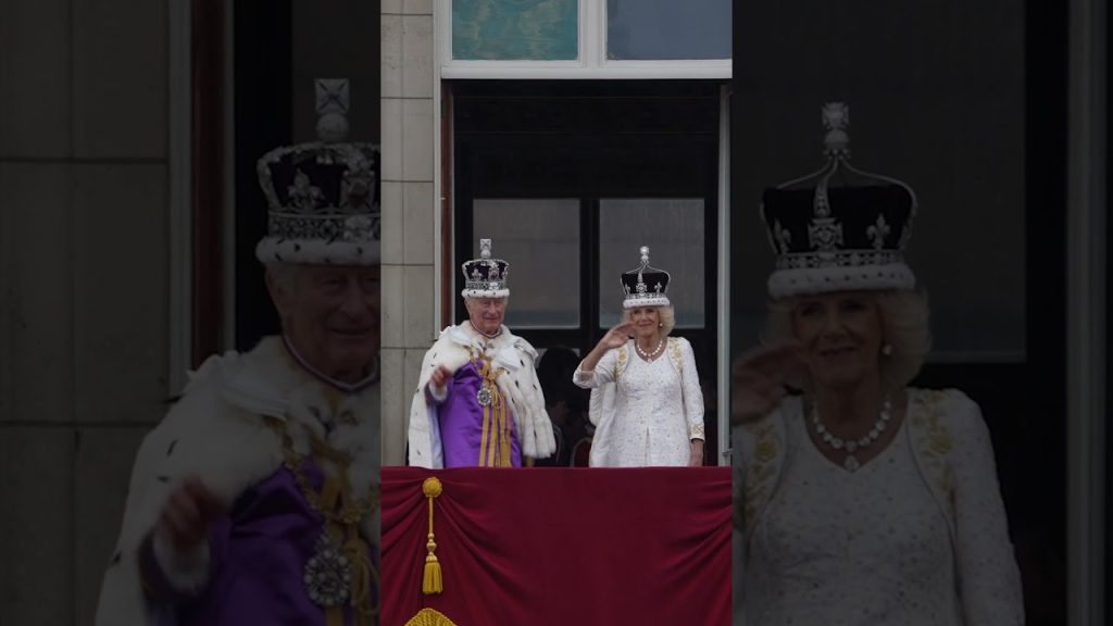 The royal family wave from the Buckingham Palace balcony on coronation ...